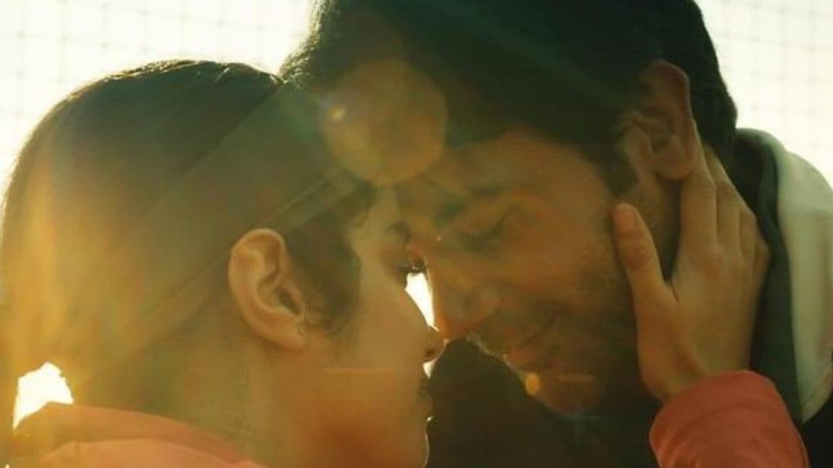 Mr & Mrs Mahi FIRST Review Out: Janhvi Kapoor, Rajkummar Rao Deliver a 'Beautiful, Powerful ...