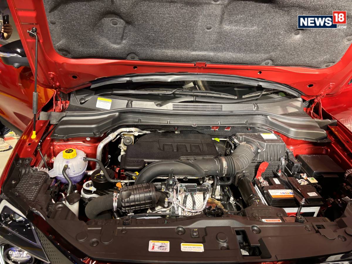 Mahindra XUV 3XO in Pics: See Design, Features, Interior and More in Detail