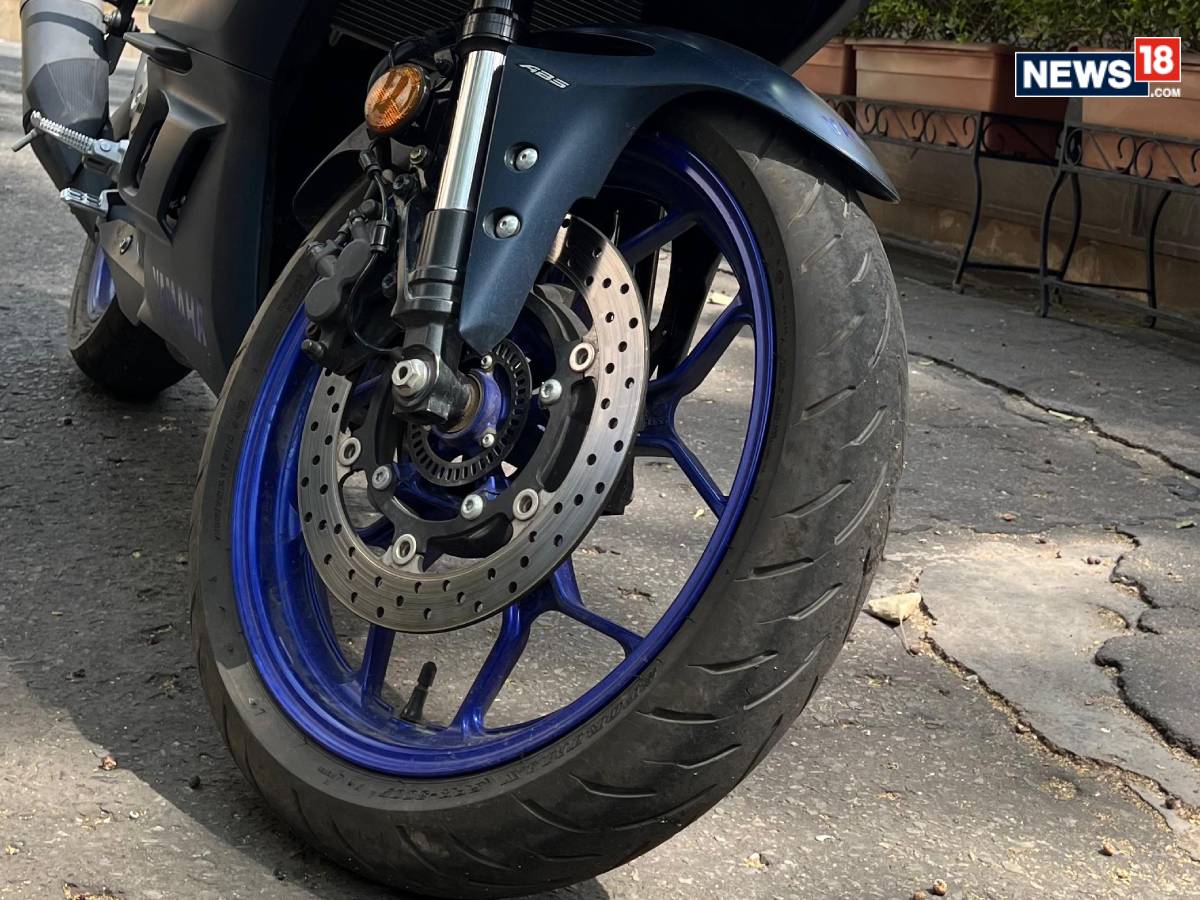 Yamaha YZF-R3 in Pics: See Design, Features, and More in Detail