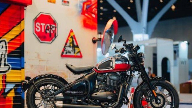 Jawa 42 Bobber Red Sheen Launched in India, Prie Starts at Rs 2.30 Lakh ...