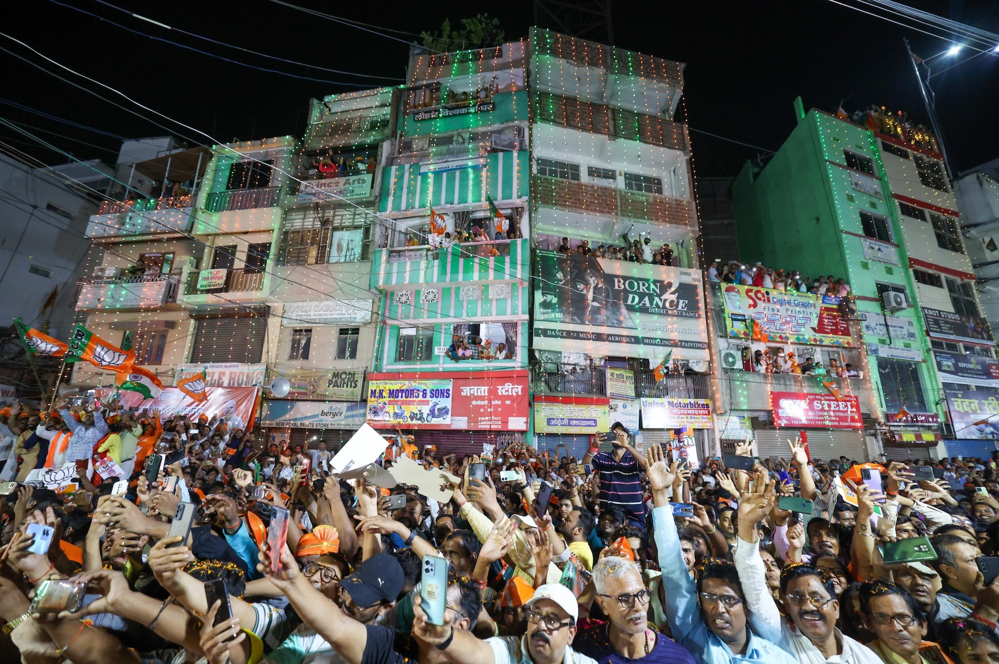 With Nitish Kumar On His Side, PM Modi Holds Grand Roadshow in Bihar's ...