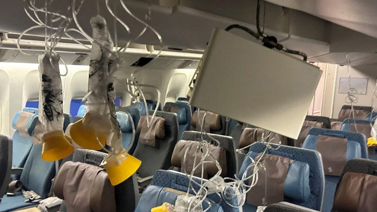 Singapore Airlines Offers Compensation to Passengers on Severely ... Singapore Airlines Offers Compensation to Passengers on Severely ...
