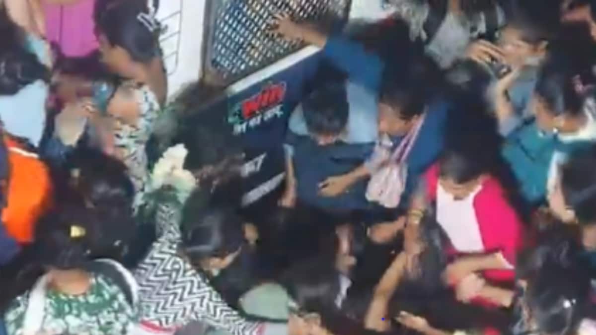 Stampede-Like Situation At Thane Station As Women Try Boarding Train ...