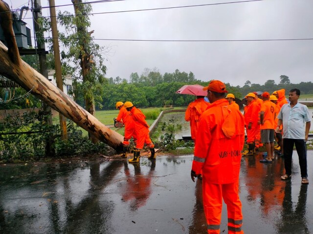 Cyclone Remal: Shocking Videos on Social Media Capture Devastation as ...