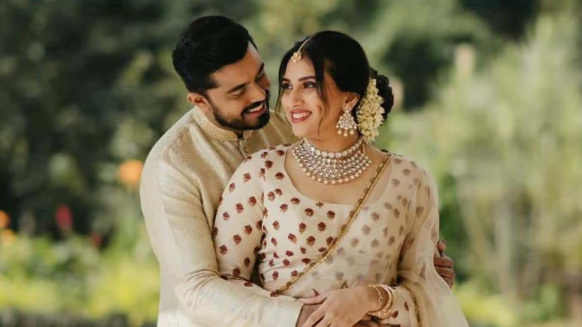 South Actor Jayaram's Daughter Malavika Jayaram Ties The Knot; See Pics | Movies News - News18