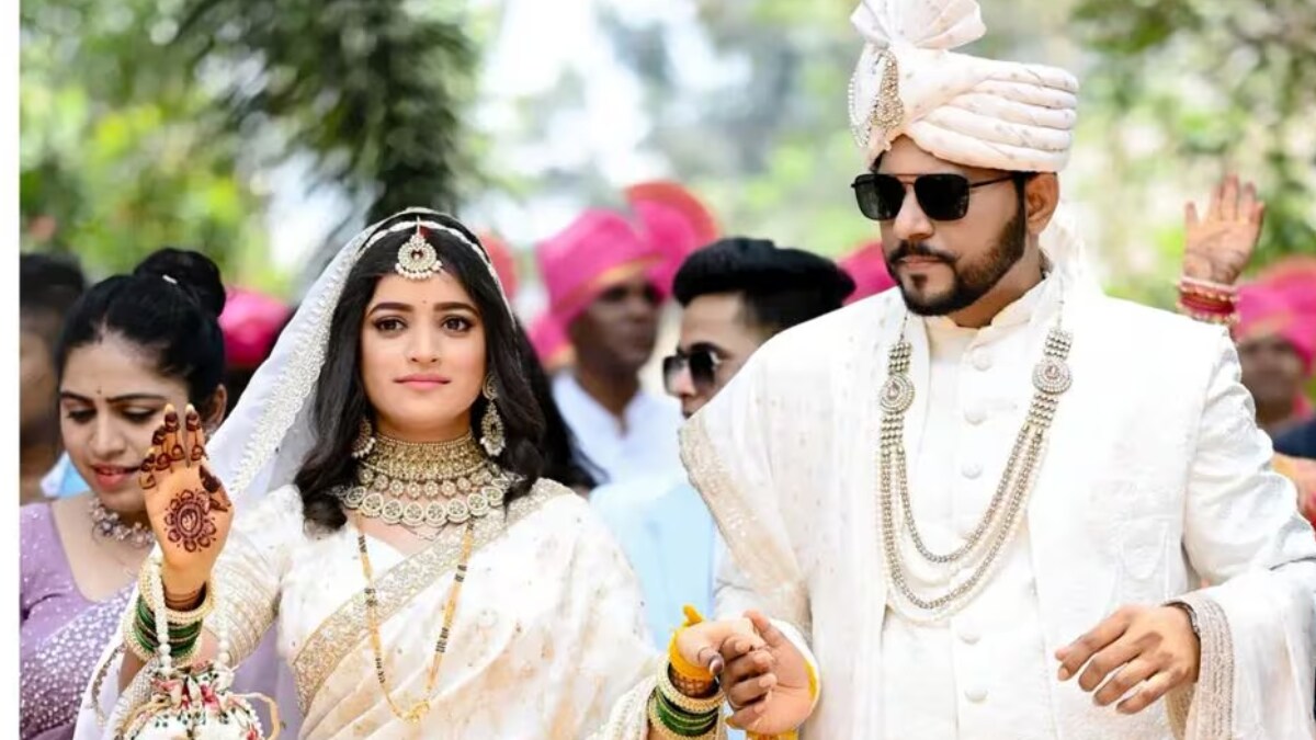 Actress Sharayu Sonawane Shares Never-seen-before Wedding Pics On First ...