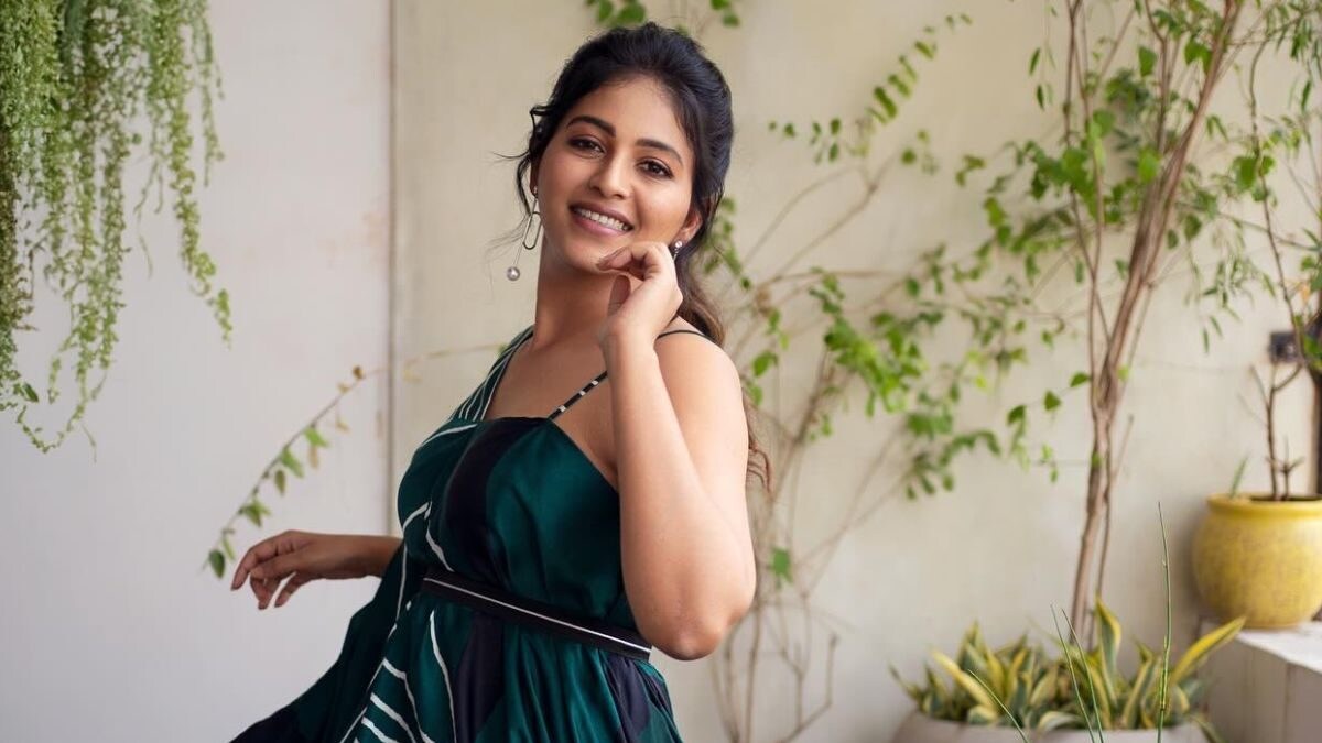 Actress Anjali's Green Dress Is Perfect For Your Date Night - News18