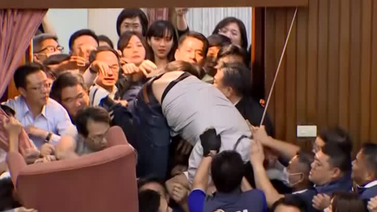 On Cam: Taiwan Lawmakers Exchange Blows In Dispute Over Parliament ...