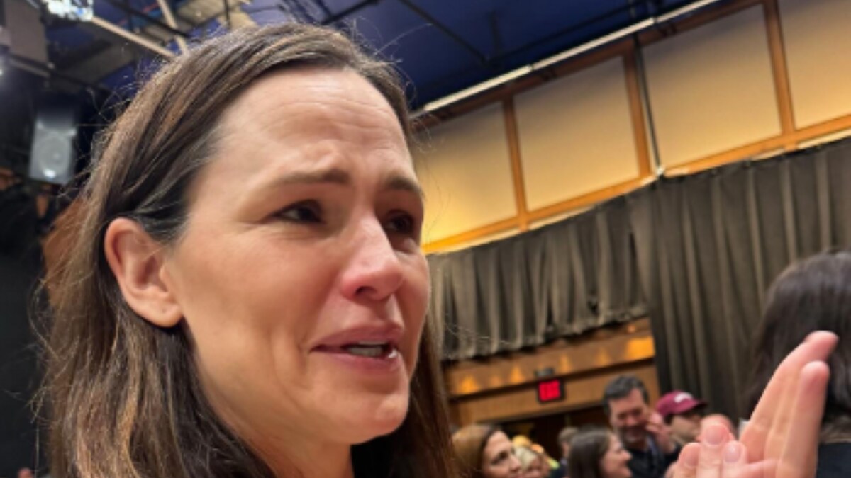 Photos: Jennifer Garner In Tears As Daughter Violet Graduates High ...