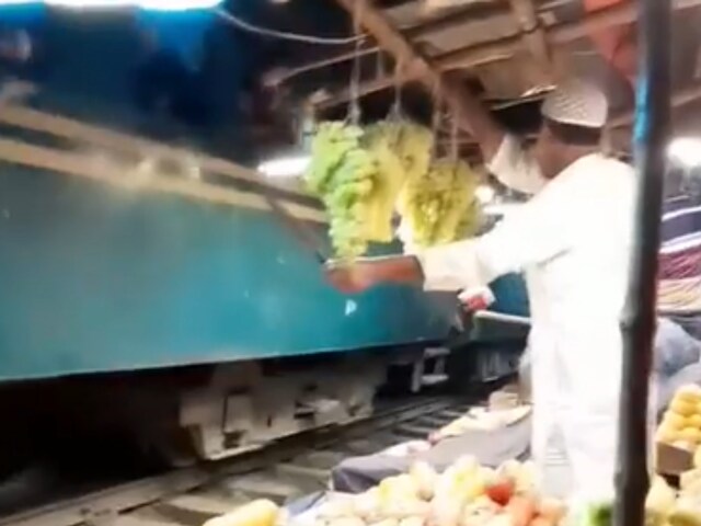 Bangladesh Fruit Vendor's Killer Jugaad To Prevent Grape Theft Deserves ...