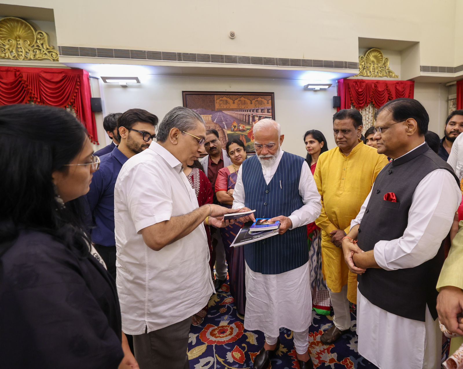 Family Members of P V Narasimha Rao Meet PM Modi, Thank Him for ...