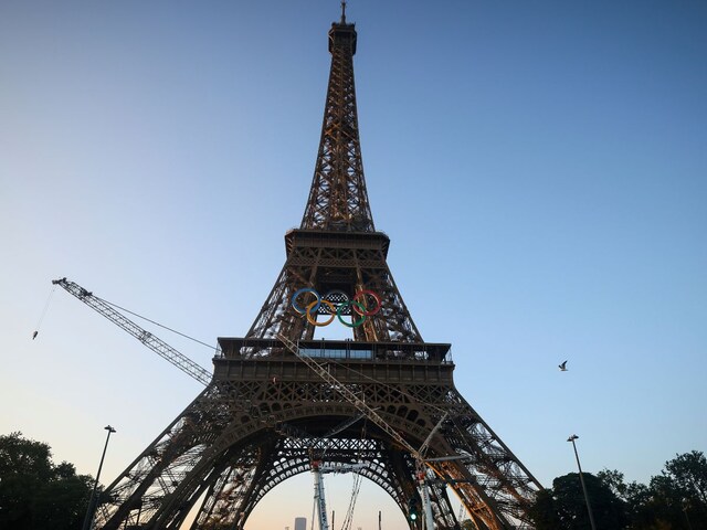 '50 Days to Go': Paris 2024 Organisers Mount Olympic Rings on Eiffel ...