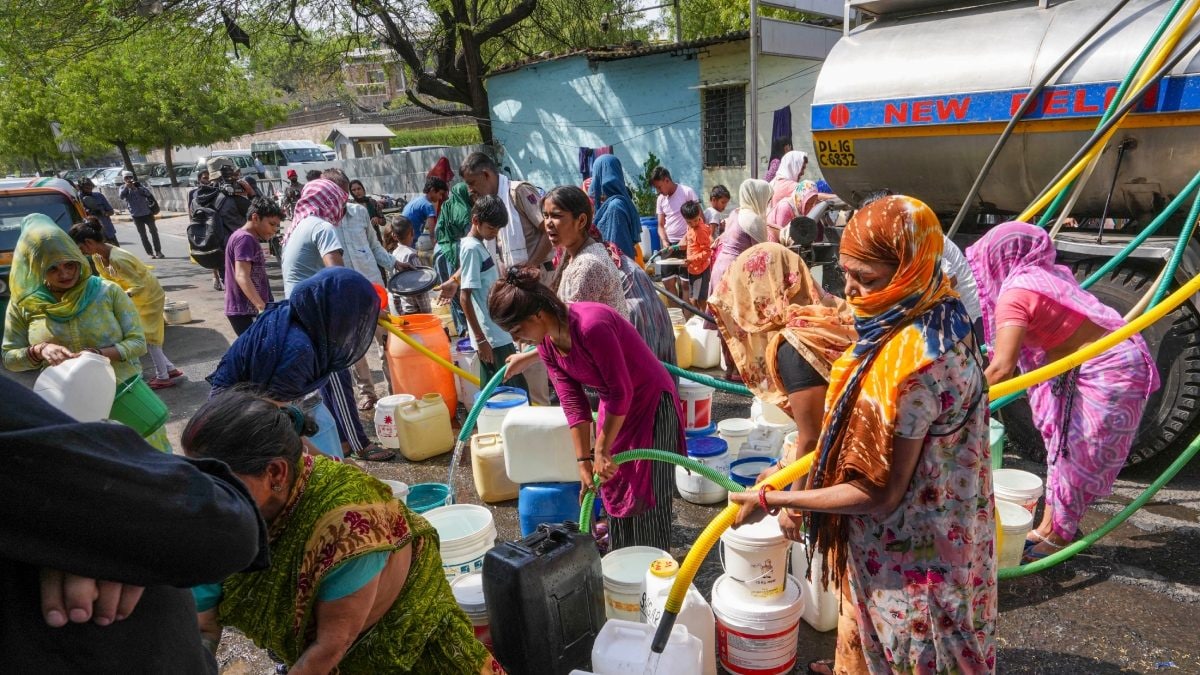Delhi Water Crisis: Residents Chase Water Tankers with Buckets | Video ...