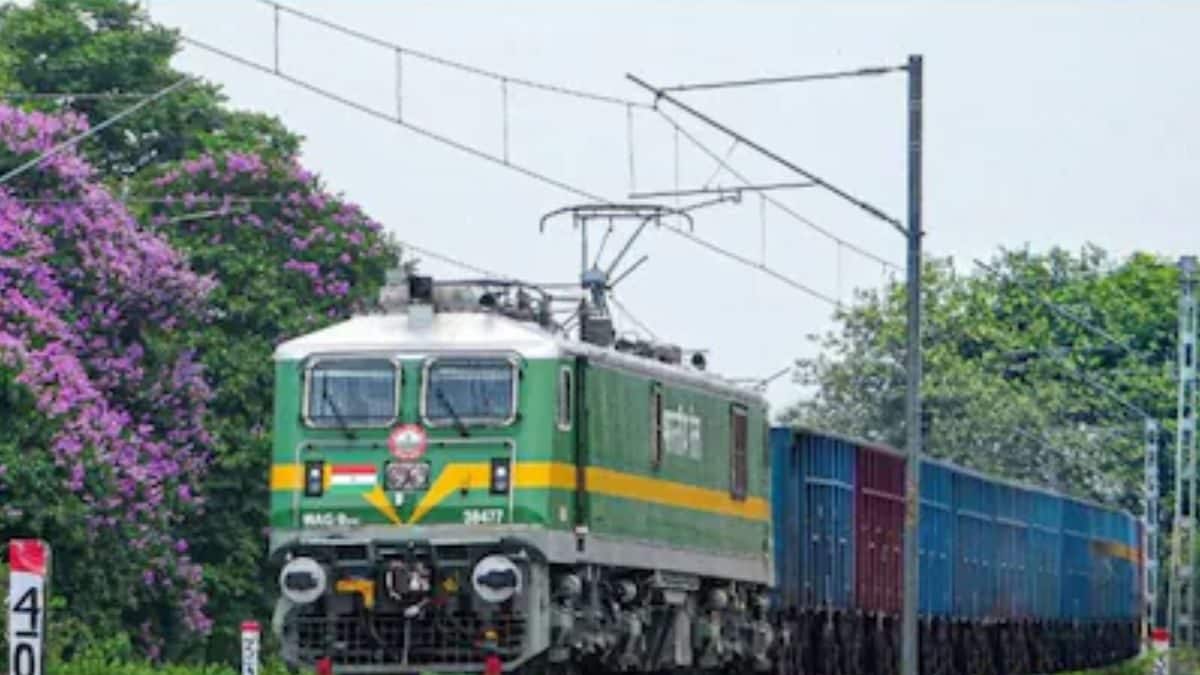 Railways Begins Drive to Inspect Pantry Cars After Complaints Against ...