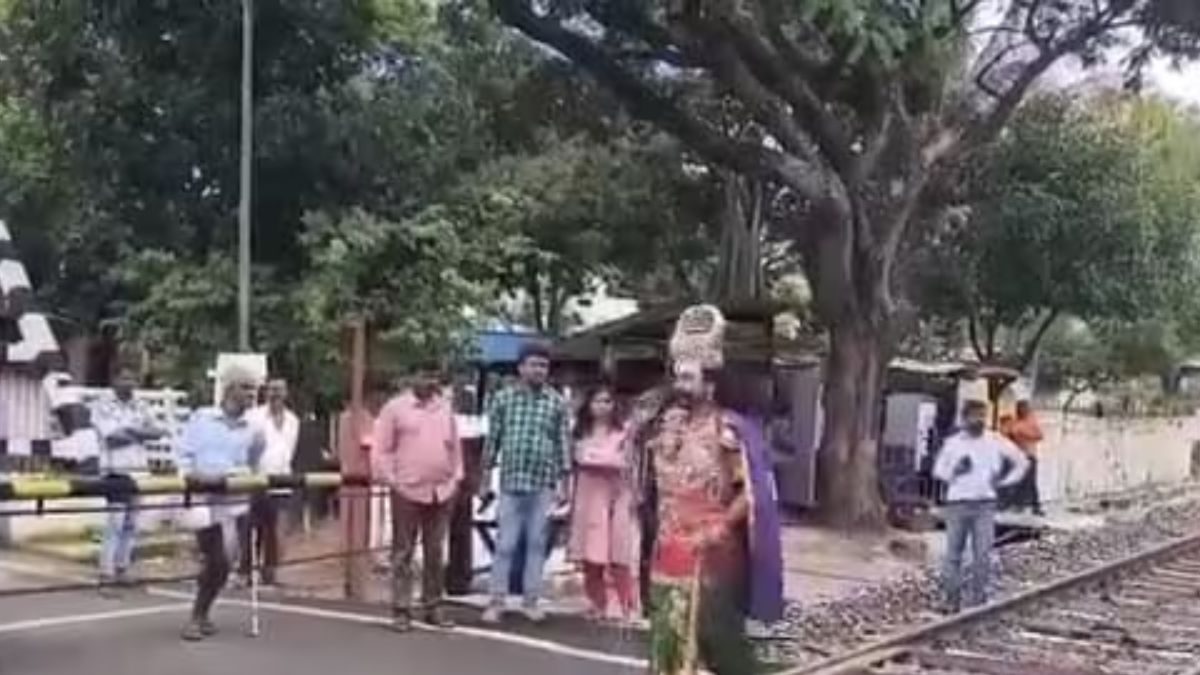 In Mysuru, Man Dresses As Yamraj To Raise Awareness On Level Crossing ...
