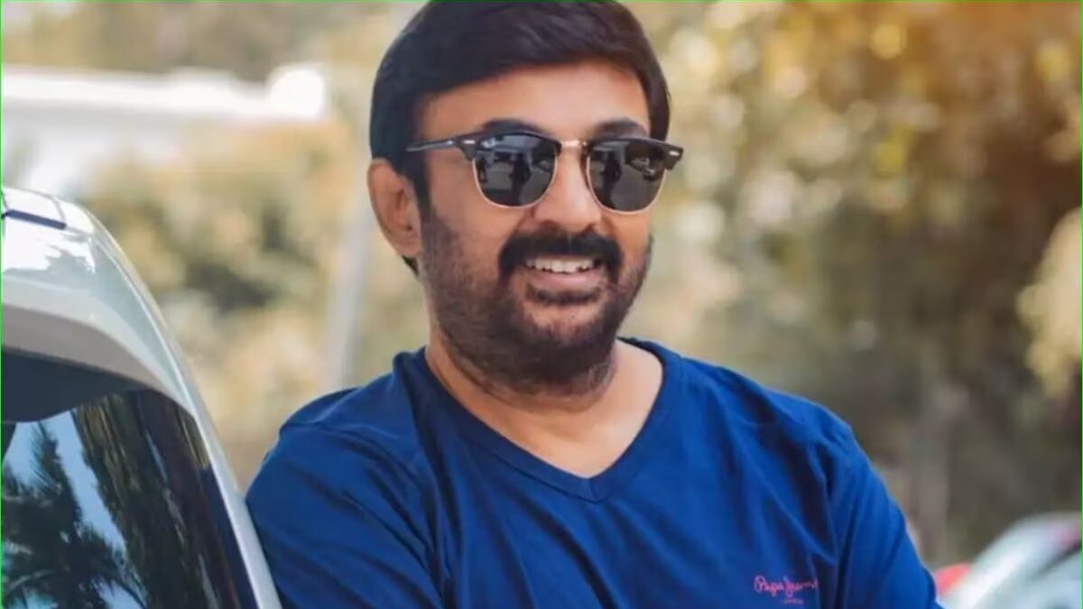 When A Female Fan Showed Mohan Her Locket With The Actor's Photo Inside ...