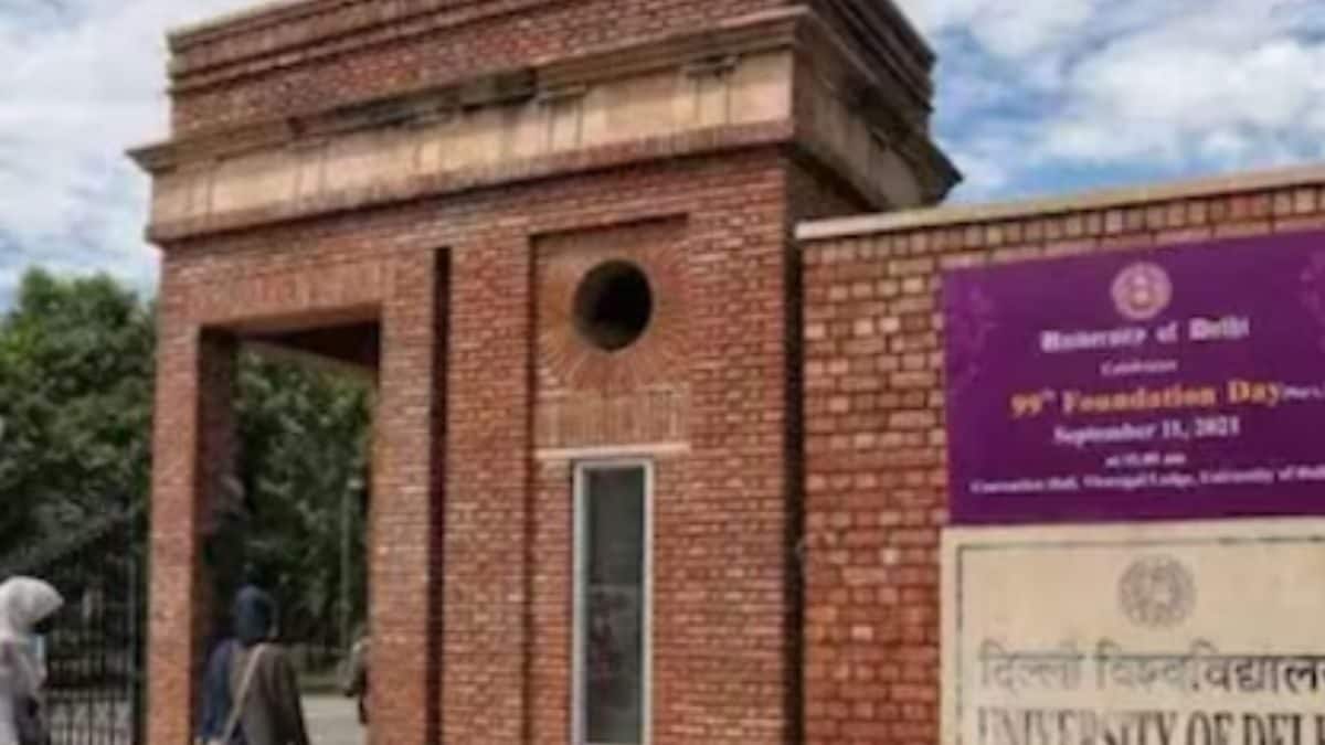 DU Raises Promotion Passing Criteria to 63% for UG Students | Education ...