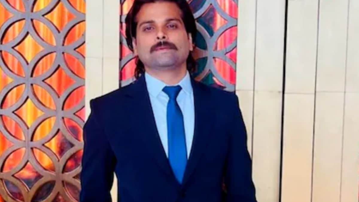 Mirzapur Resident Mahendra Pandey Becomes Patent Officer Without Any ...