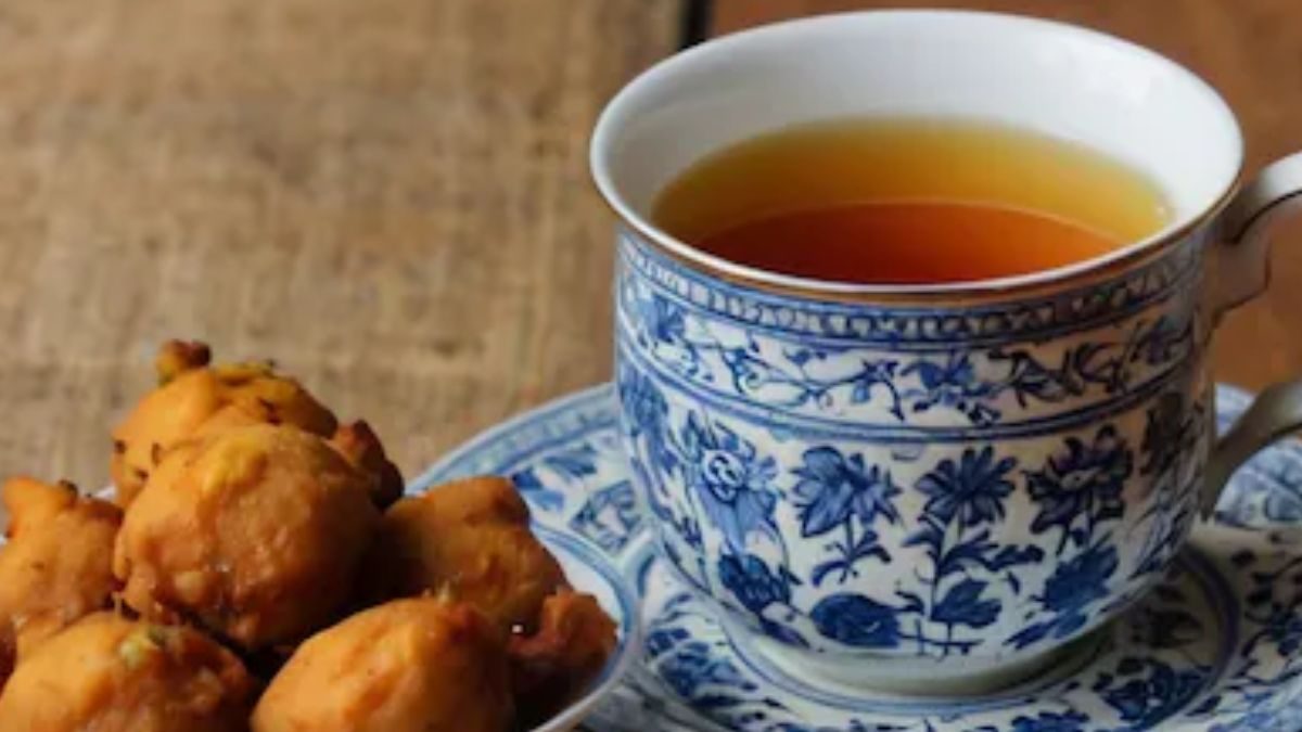Why Pakora With Tea May Not Be A Healthy Combo For You | Lifestyle News ...