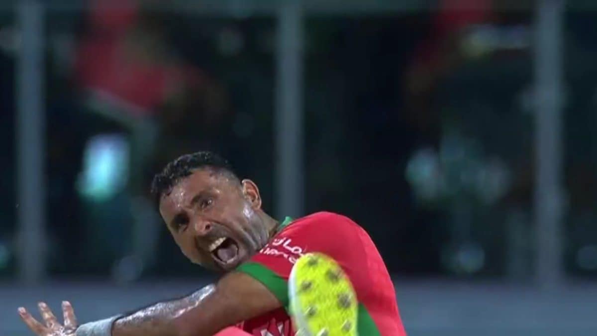 Watch: Oman Pacer Kaleemullah Gives a Fiery Send-off To David Warner ...
