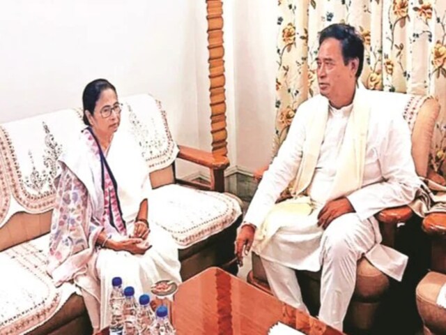 What Mamata Banerjee-Ananta Maharaj Meeting Means for BJP, Bengal - News18
