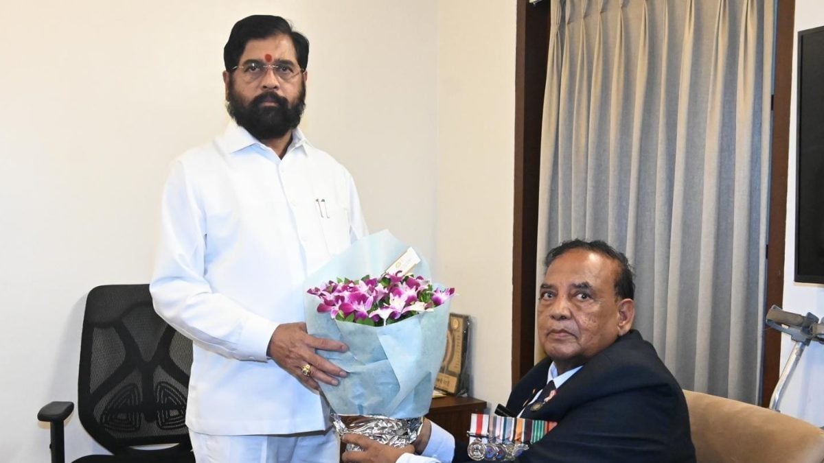 'Chandu Champion' Murlikant Petkar Meets Maharashtra CM Eknath Shinde ...