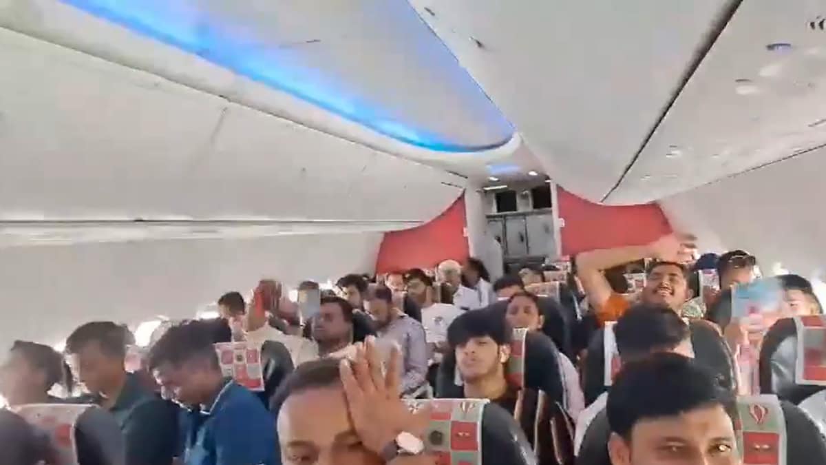 SpiceJet Passengers Made to Wait Inside Aircraft 'Without AC For An ...
