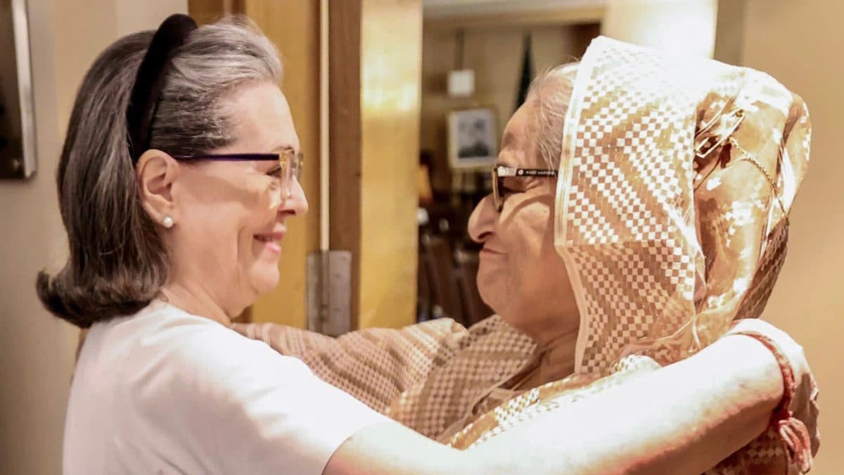 Gandhis Meet Bangladesh PM, Cong Shares Video of Sonia Hugging Sheikh ...