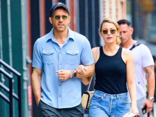 Blake Lively And Ryan Reynolds Enjoy A Romantic Stroll In New York City ...