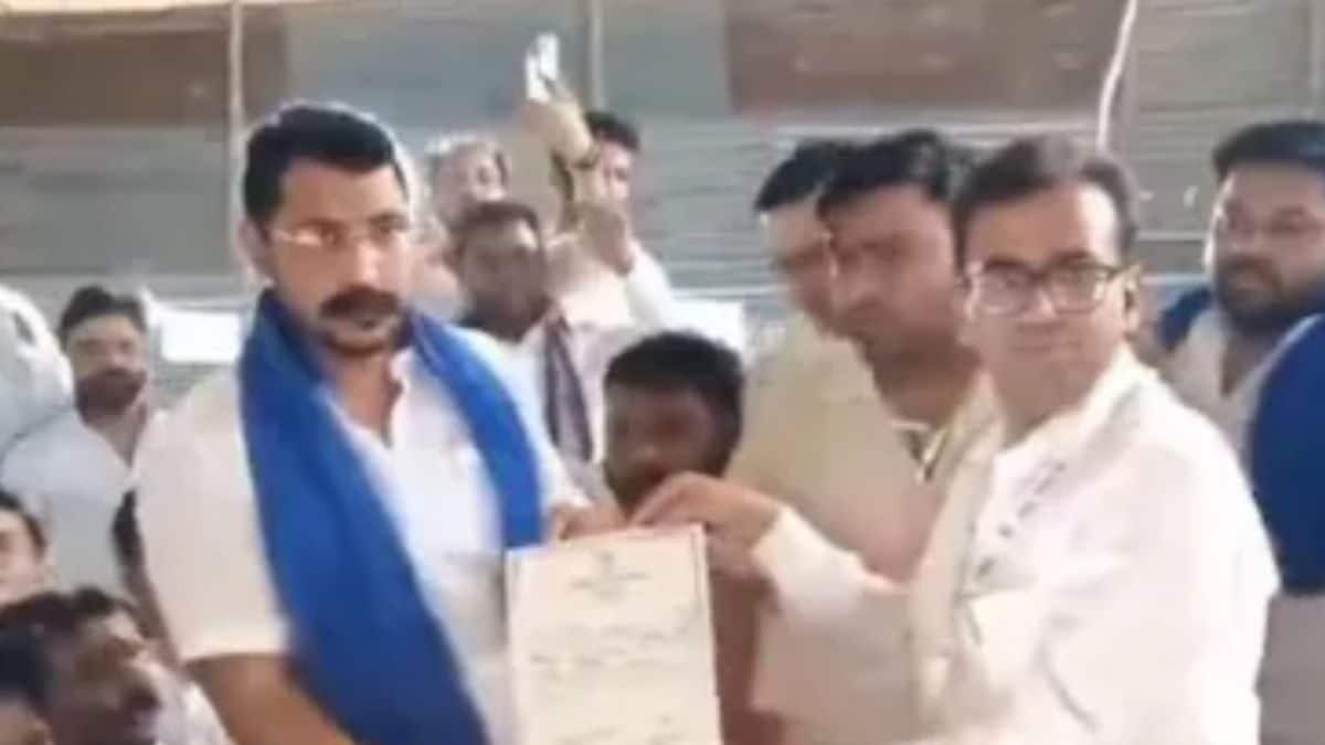 Engineering Student To Bijnor DM, All About IAS Ankit Kumar Agrawal ...