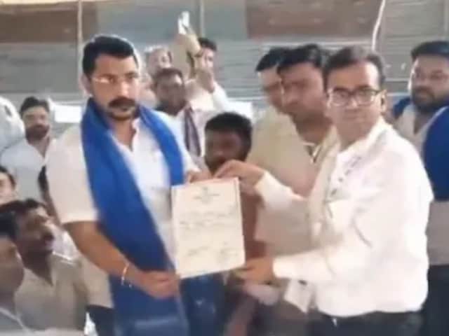 Engineering Student To Bijnor DM, All About IAS Ankit Kumar Agrawal ...