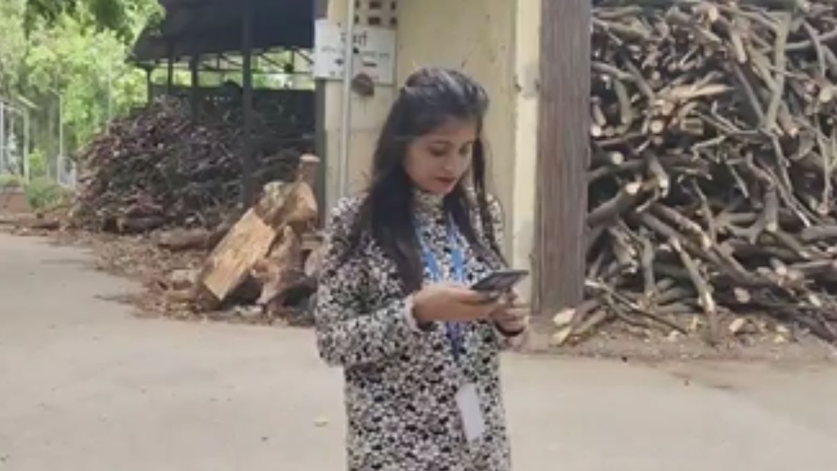 This Ayodhya Girl Lives And Works In A Noida Crematorium 24/7 | Viral ...