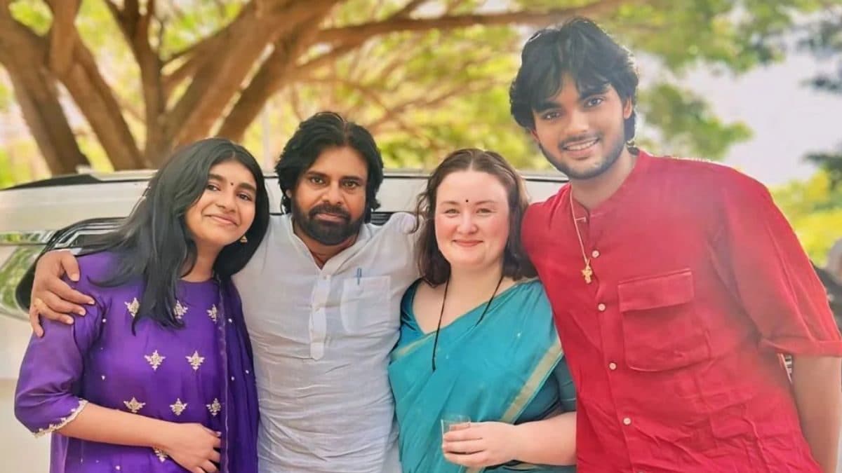 Pawan Kalyan’s Family Photo After Oath-taking Ceremony Is All Things ...