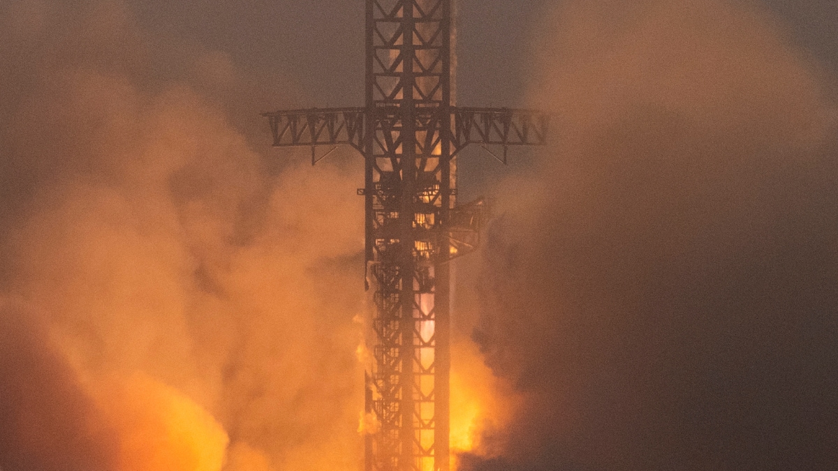 Video: SpaceX's Starship Rocket Splashes Down In Indian Ocean After ...