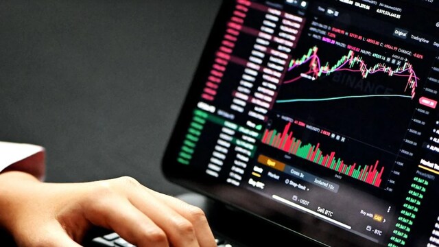 Stock Market In Red: Know Key Reasons Why Sensex Crashed 900 Points ...