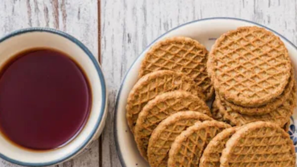 Biscuits To Eggs, Foods To Strictly Avoid With Tea - News18