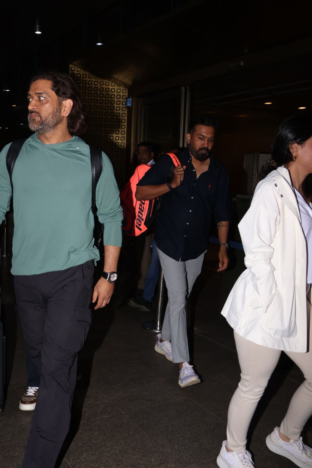 MS Dhoni and Wife Sakshi Spotted at the Airport | IN PICTURES