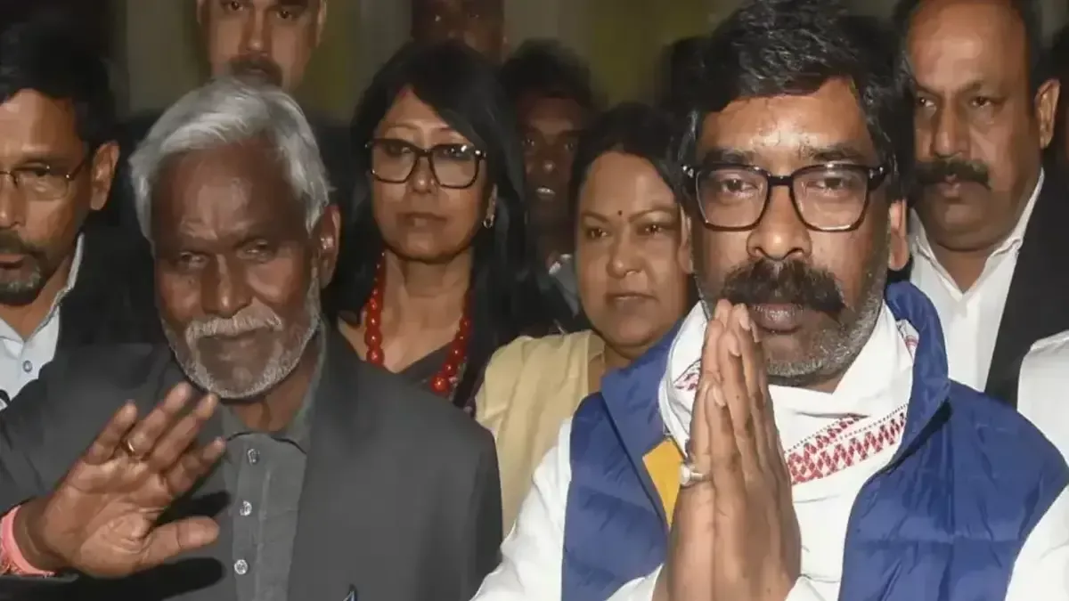 Champai Soren Resigns As Jharkhand CM, Hemant Stakes Claim To Form Govt | Politics News - News18