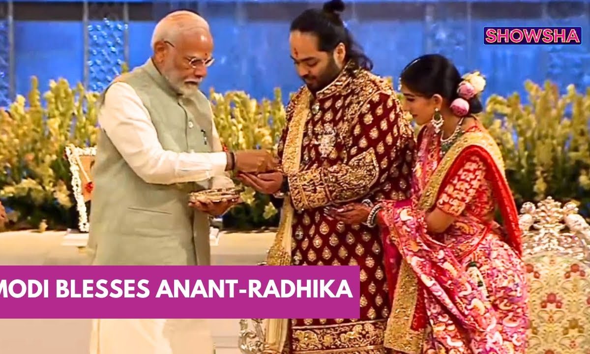 PM Modi Blesses Anant Ambani-Radhika Merchant, Showers Them With Gifts ...