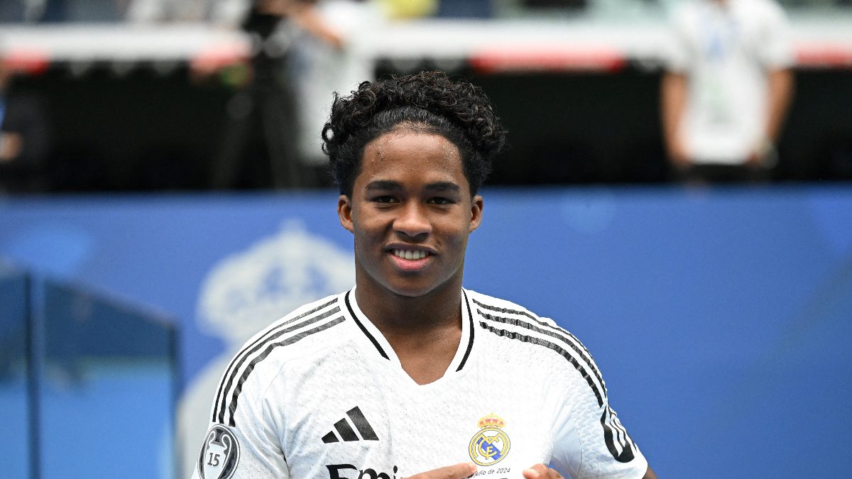 Brazilian Teenager Endrick Unveiled by Real Madrid at Santiago Bernebeu ...