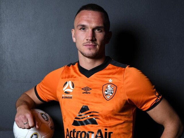 ISL 2024-25: Mohun Bagan Super Giant Rope in Australian Defender Tom ...