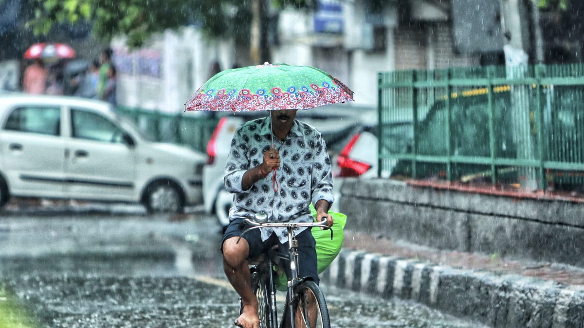 Monsoon Respite Delhi Wakes Up To Rain Imd Predicts More Showers News18