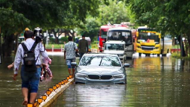 Mercury Drops After Rain Lashes Parts Of Delhi; Waterlogging, Traffic Snarls Reported - News18