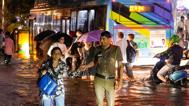 Delhi Traffic LIVE: Heavy Downpour Causes Waterlogging Across National ...