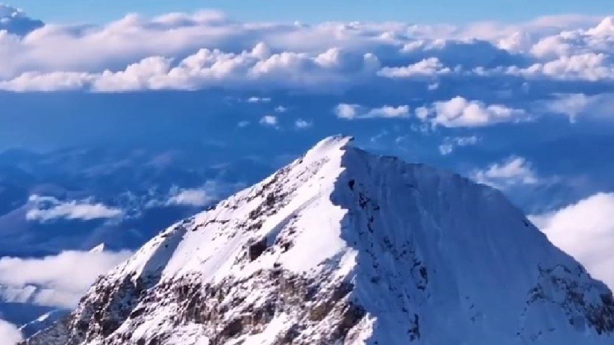 Watch: Chinese Drone Flies Over Mount Everest Summit, Captures Stunning ...