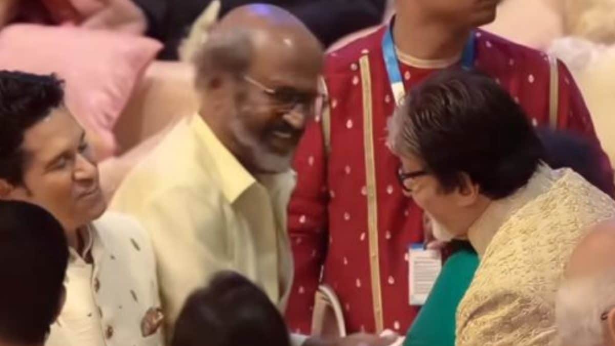 Amitabh Bachchan Greets Rajinikanth, Sachin Tendulkar With A Namaste At ...