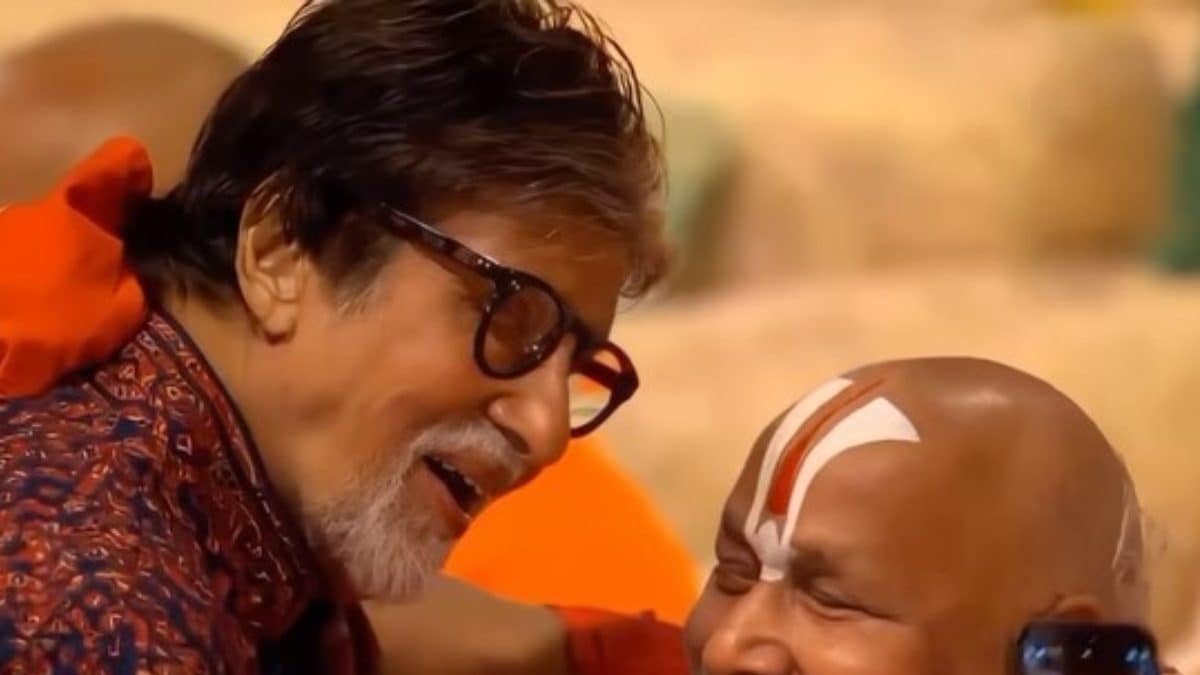 Amitabh Bachchan Touches Swami Rambhadracharya's Feet At Anant Ambani ...