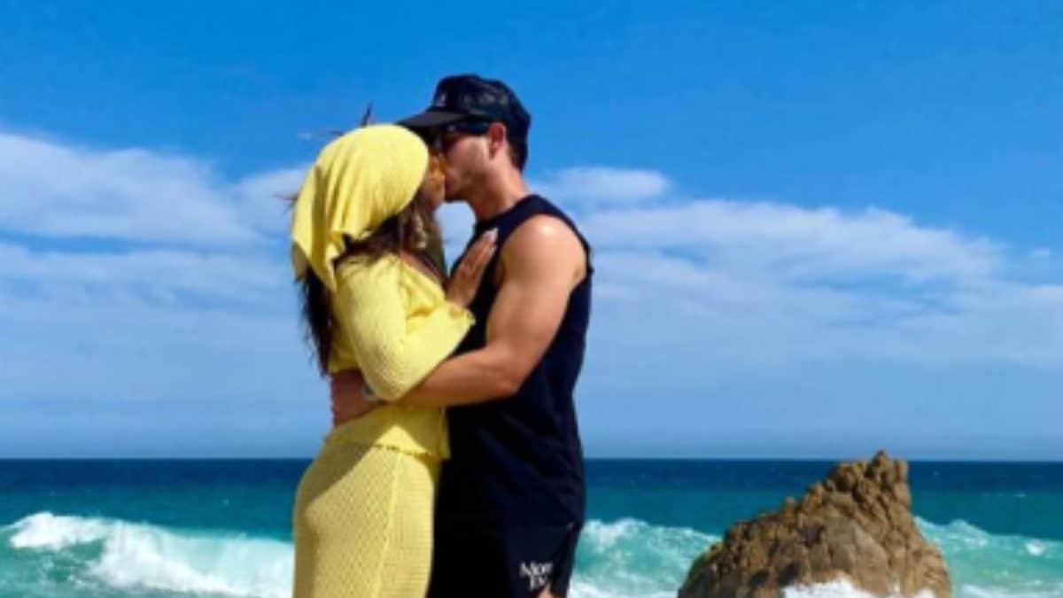 Priyanka Chopra and Nick Jonas Lock Lips, He Calls Her 'My Love' On Birthday | Photos | Movies ...