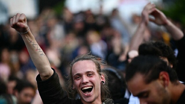 French Left-Wing Parties On Course To Defeat Far-Right Led By Le Pen ...