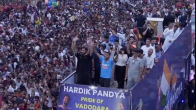 Hardik Pandya Receives Hero's Welcome on Return to Hometown in Vadodara ...